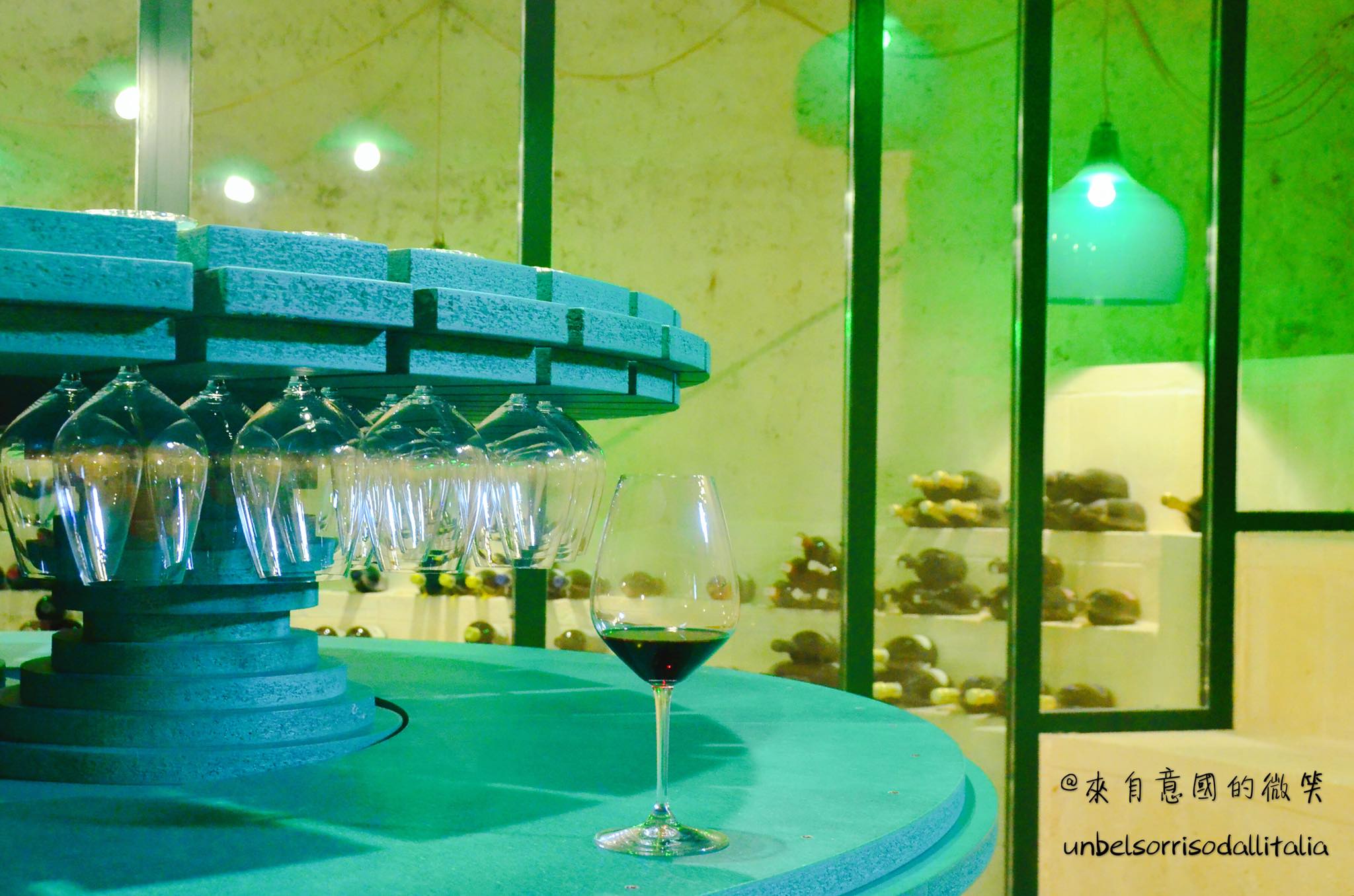 意大利南部： 洞穴酒吧！太酷了！建在Matera馬泰拉古城 Sassi 石頭屋內的 Enoteca dai Tosi！